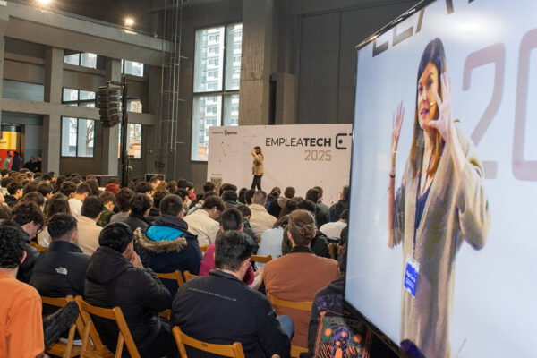 3.000 Jóvenes buscan su primer empleo en EMPLEATECH 2025 - FP + Professional Education